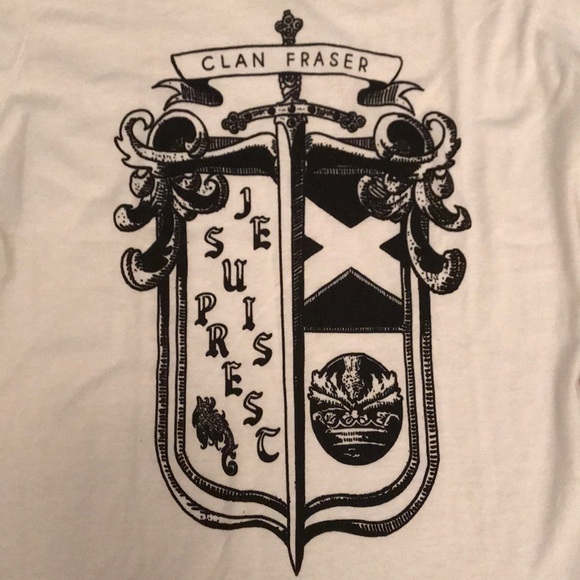 Hot Topic | Tops | Hot Topic Outlander White Clan Fraser Crest Tee ...